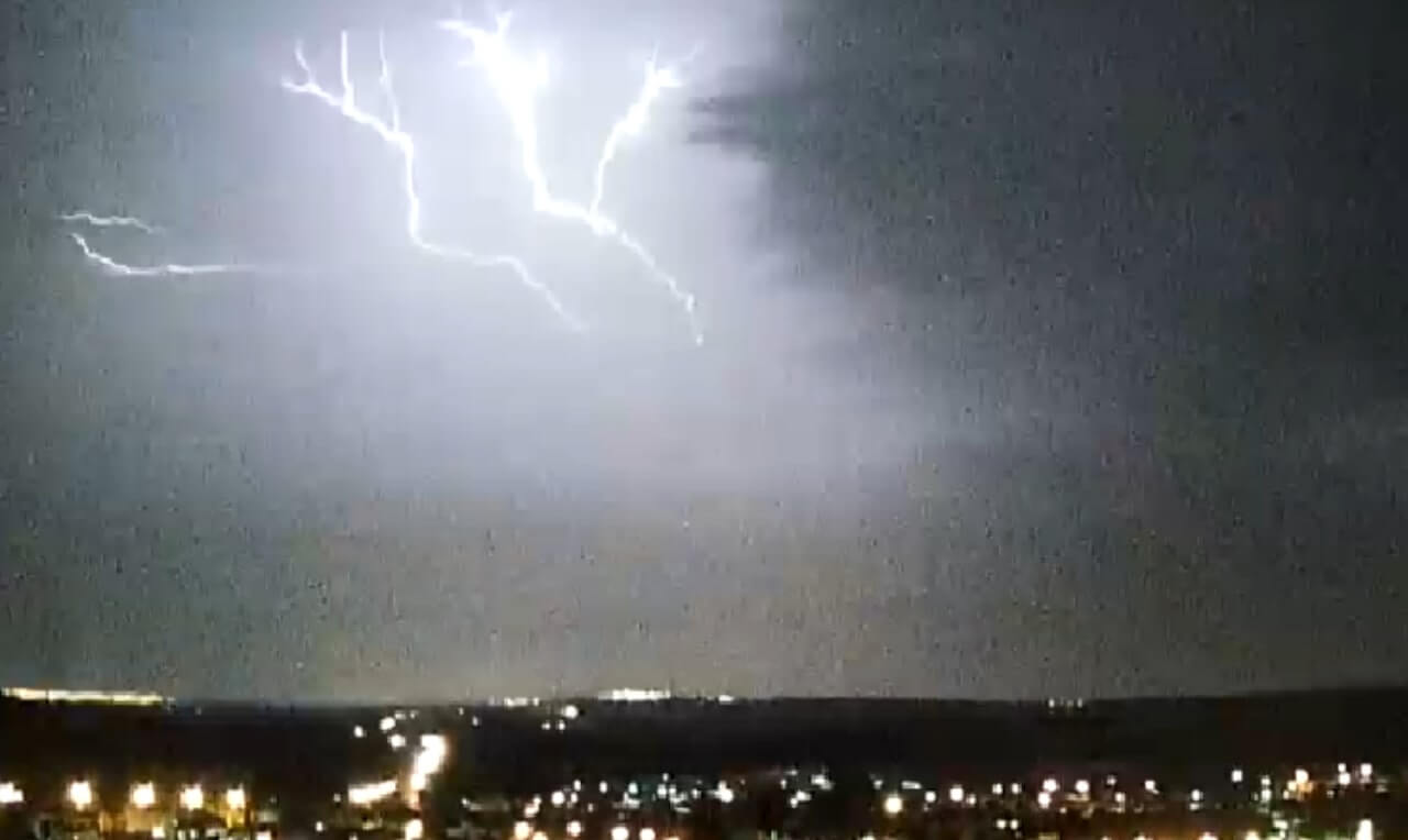 INCRÍVEL! Muitos raios em Santo Antônio do Descoberto - 13/10/21 ...