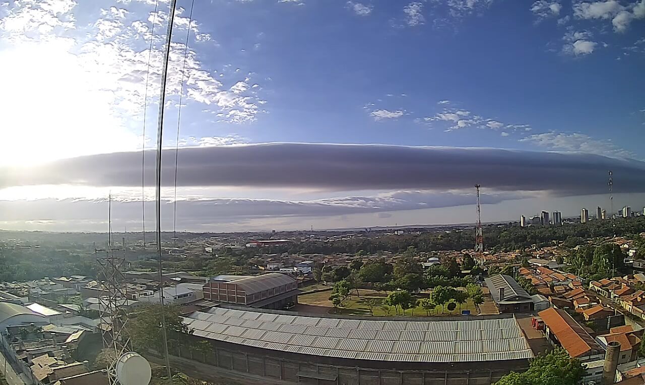 Nuvem rolo é vista em Imperatriz/MA, na manhã deste sábado (20), veja o ...
