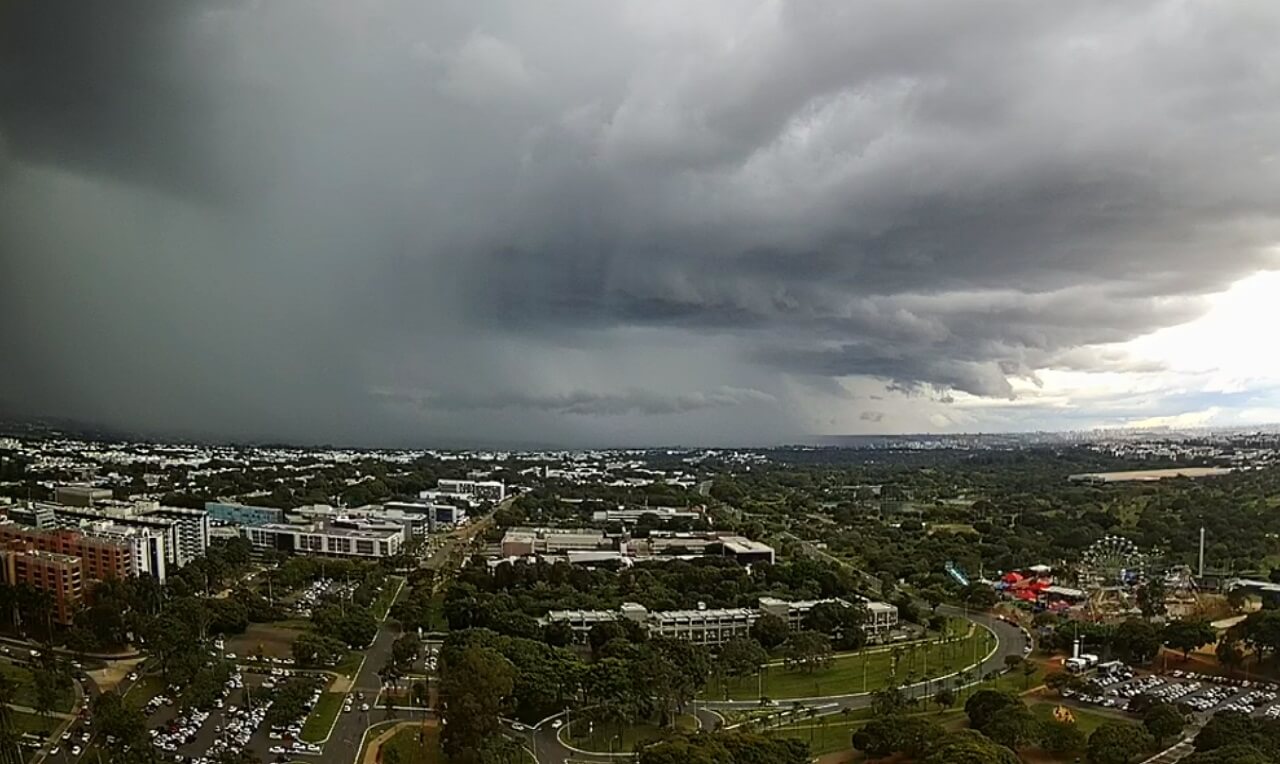 Temporal e chuva intensa em Brasília/DF, veja o vídeo exclusivo ...
