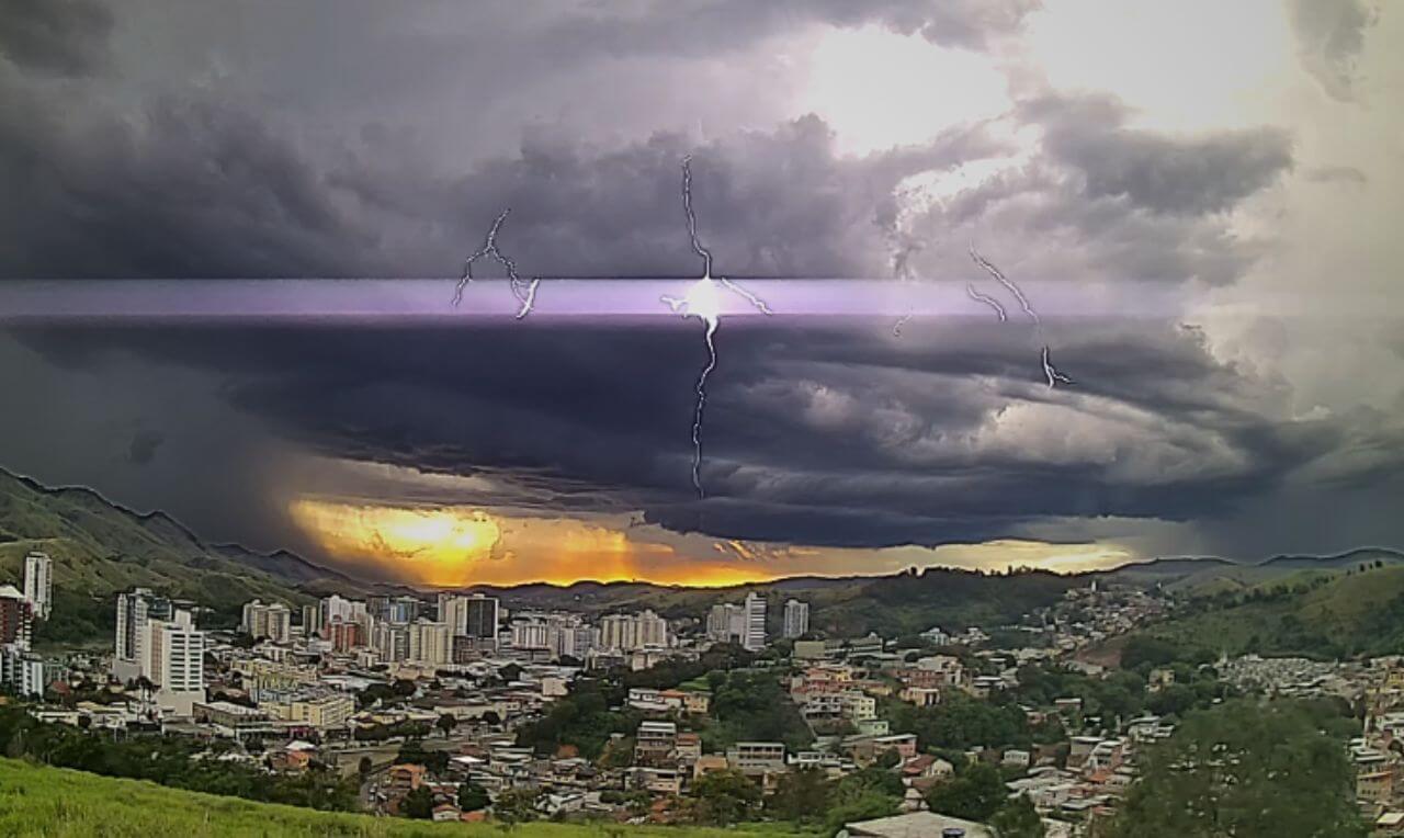 Temporal com raios e chuva intensa em Três Rios/RJ. Confira o vídeo ...