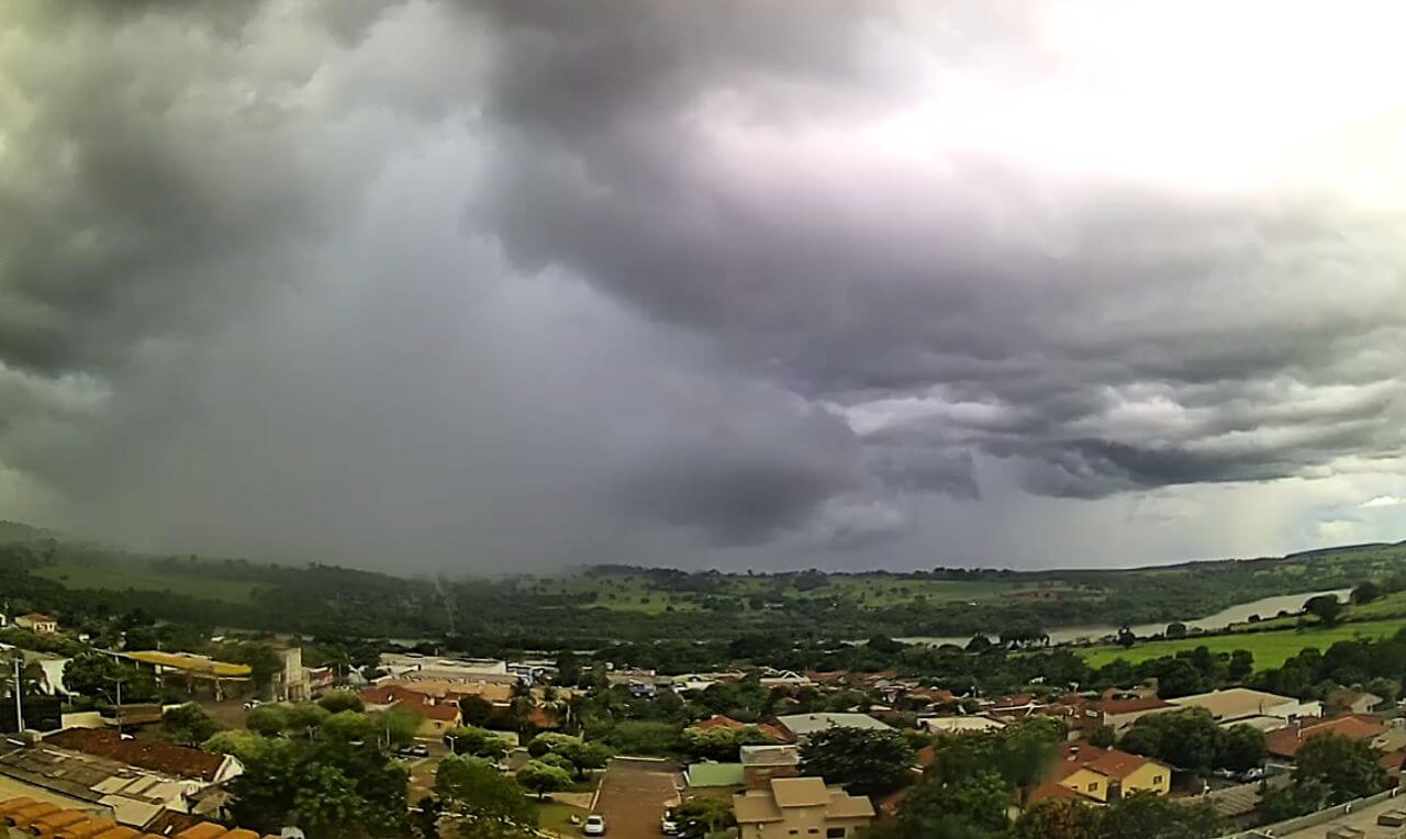Avanço da chuva intensa em Caçu/GO. Confira o vídeo exclusivo! - Clima ...